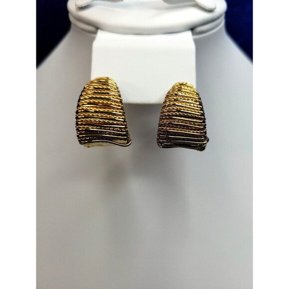 vintage jewelry | Jewelry | Vintage Golden Arched Ribbed Texture Chunky ...